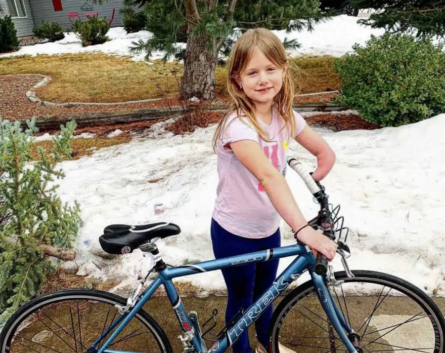 Teacher And Student With Limb Difference Form Special Bond Over Shared ...